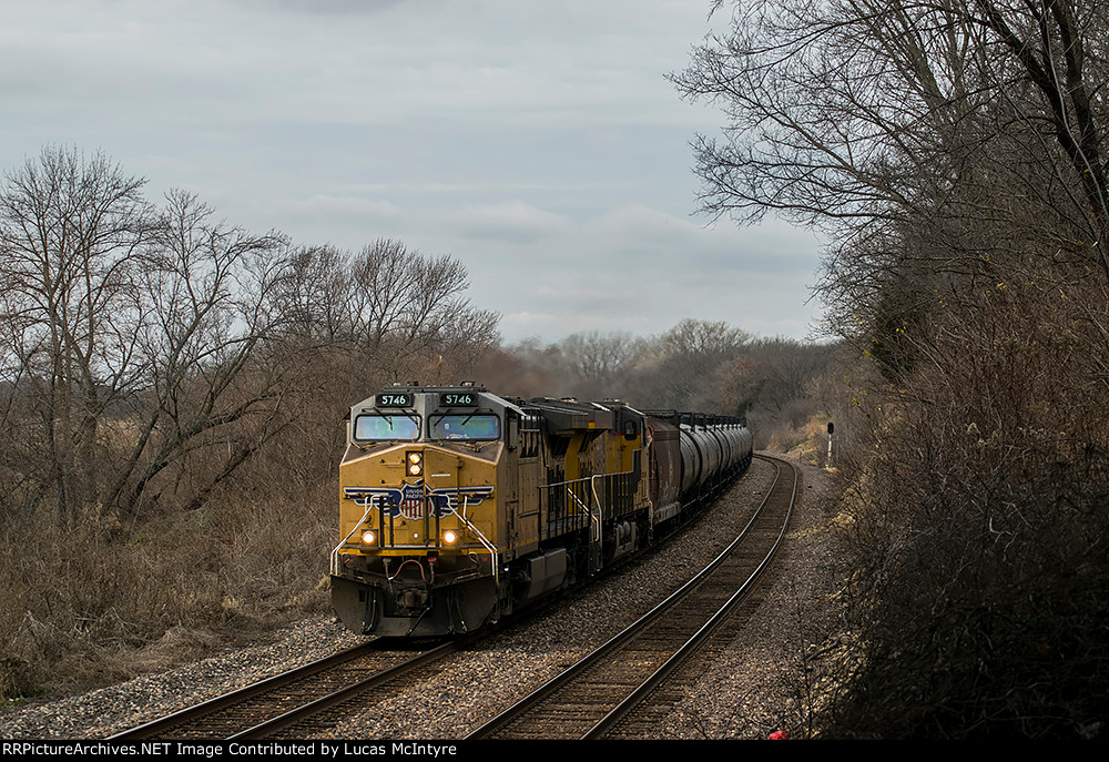 UP 5746 eastbound UP loaded oil train
